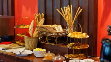 Pequeno-almoço tipo buffet diário incluído