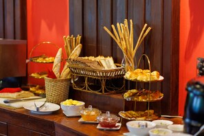 Pequeno-almoço tipo buffet diário incluído 