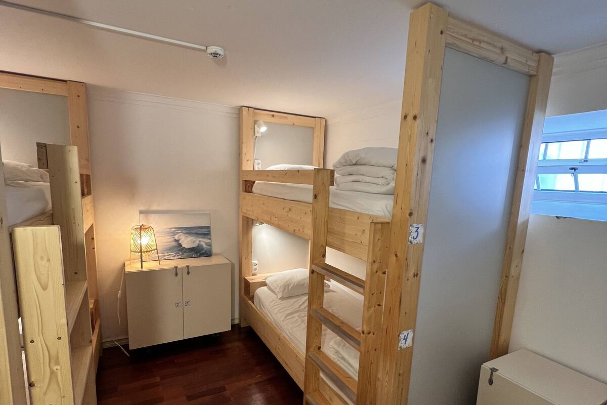 Dormitório Partilhado Básico, apenas para mulheres, não fumadores | Wi-fi grátis, roupa de cama fornecida