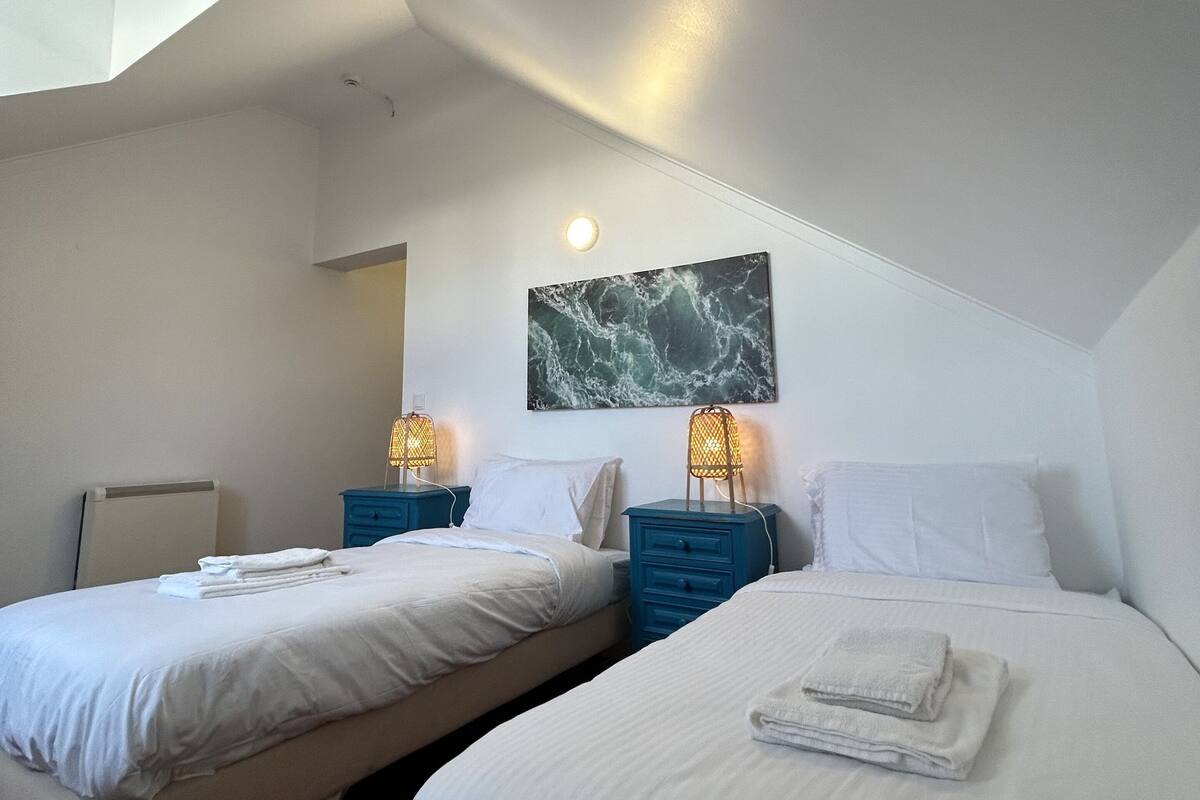 Quarto Duplo ou Twin Básico, 2 camas individuais, não fumadores | Wi-fi grátis, roupa de cama fornecida