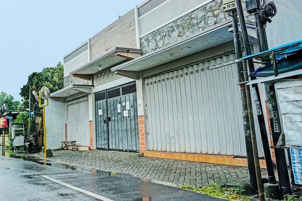 Oyo Life 92393 Namimart Syariah 1 - Kediri