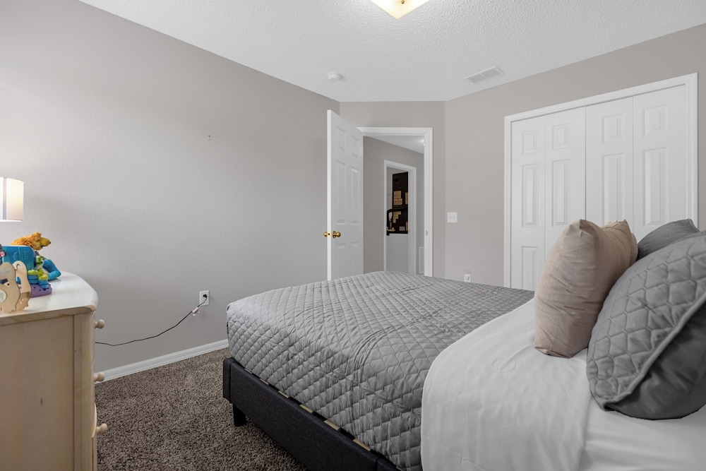 Hot Deal! Lakefront Pool Home 15 Min from Disney – Save on 7-Night ...