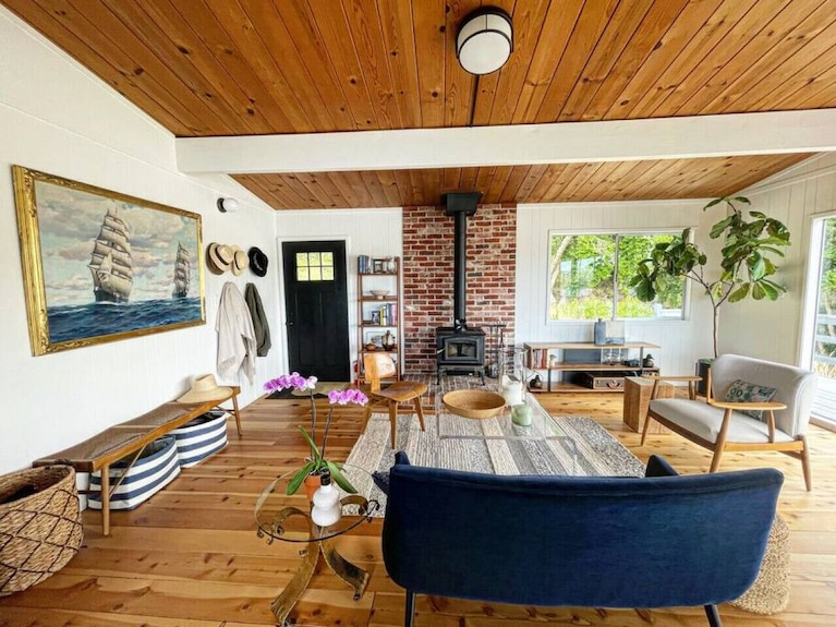 Moonrise | Charming Retreat W/ Privacy & Lake View - Point Reyes Station, CA