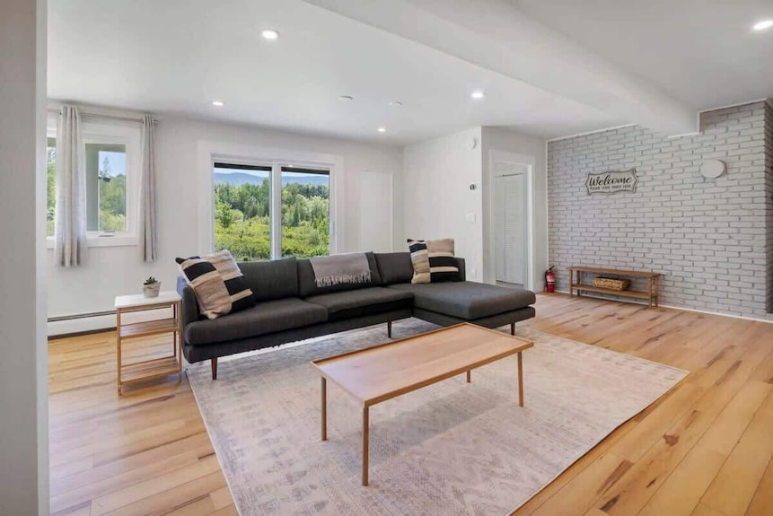 Fully Renovated Condo In Heart Of Stowe - 斯托