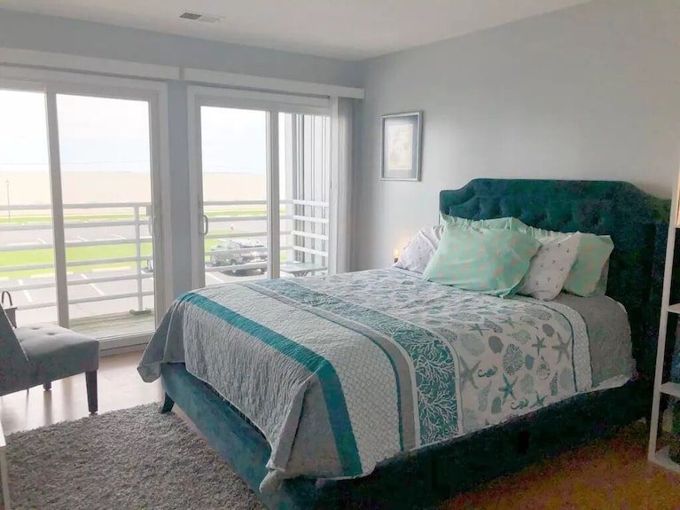 Beautiful Views, 2 Bdrm, 1 Bath Condo, Sleeps 6, 2nd Floor Unit - Put-in-Bay, OH