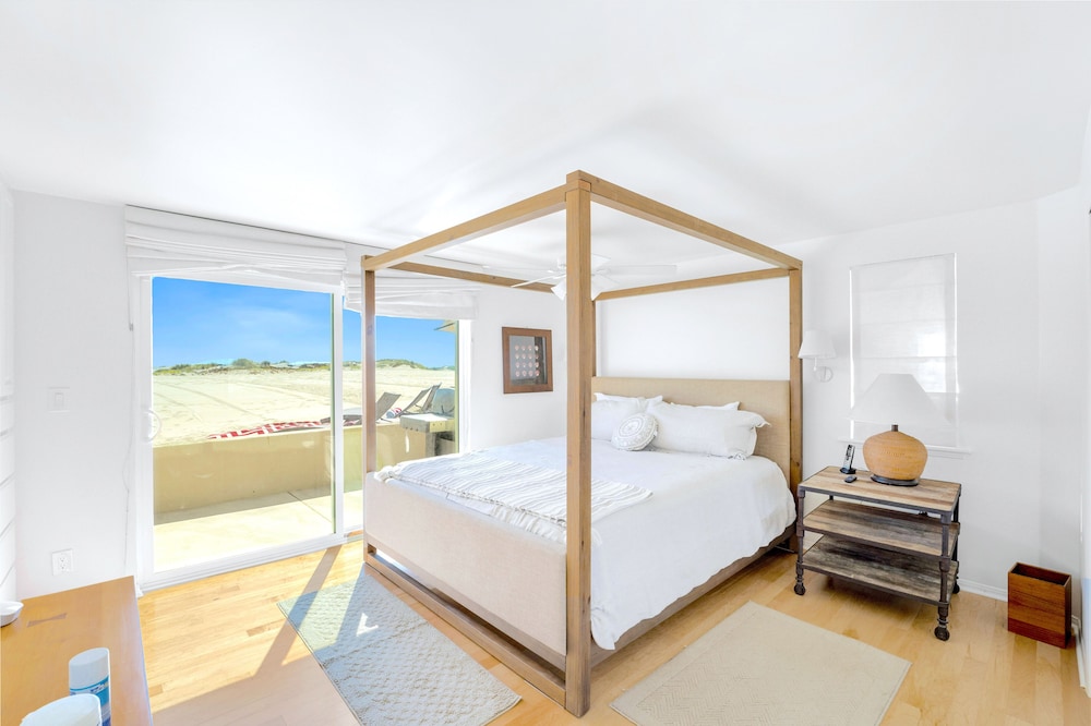 Beachfront Villa W/ Direct Beach Access & Elevator! - Oxnard, CA