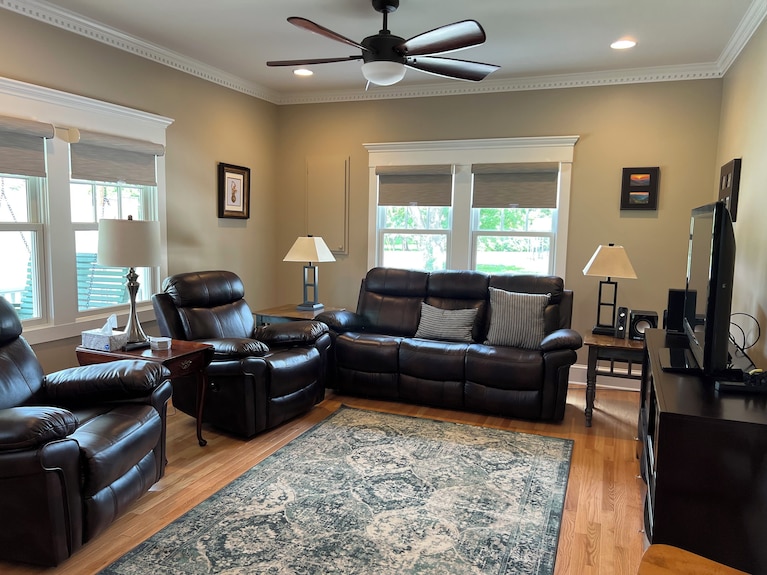 Recently Updated Park Street Cottage With Garage In Downtown Greeneville, Tn. - Tennessee