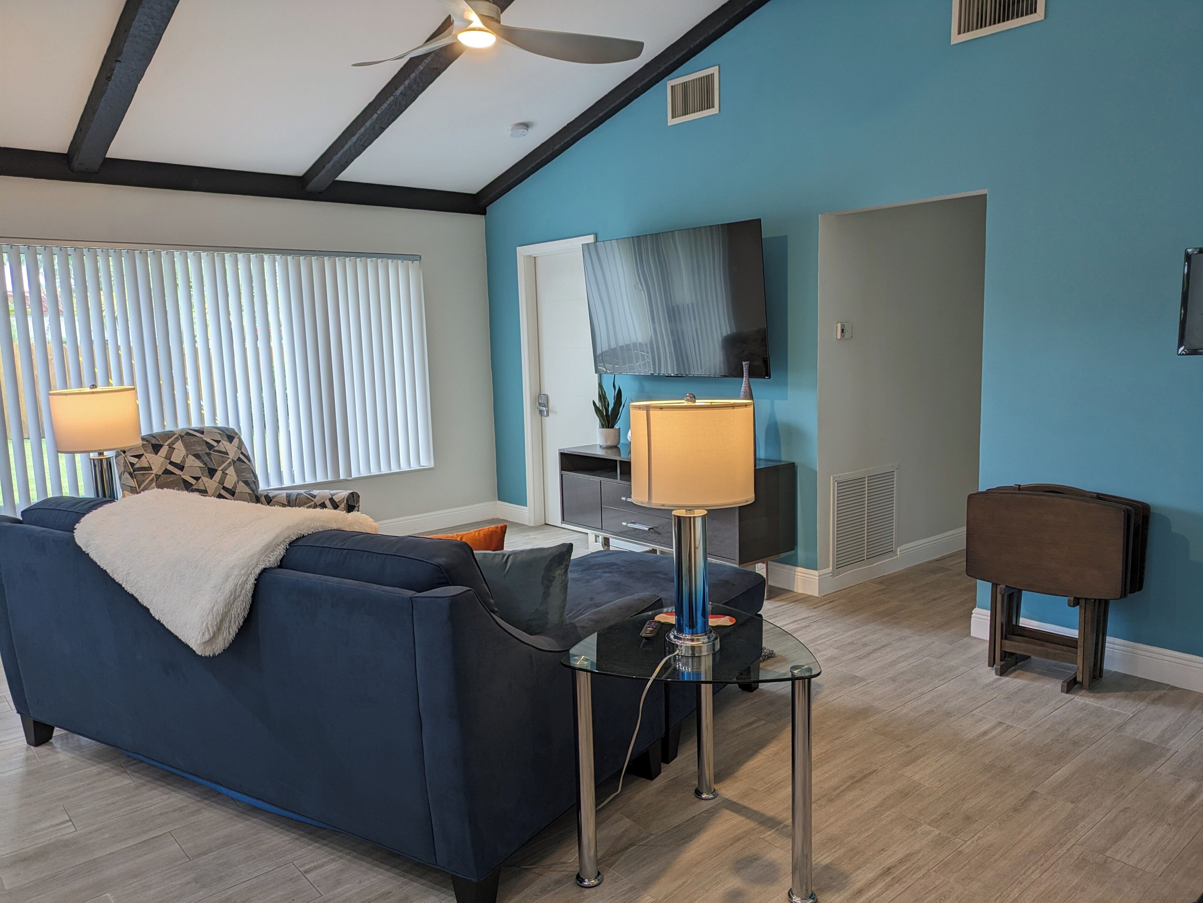 Fun-tastic Oasis! Shared Heated Pool N Spa! Beach 1.4 Mi! Walkable Food N Fun! - Fort Lauderdale