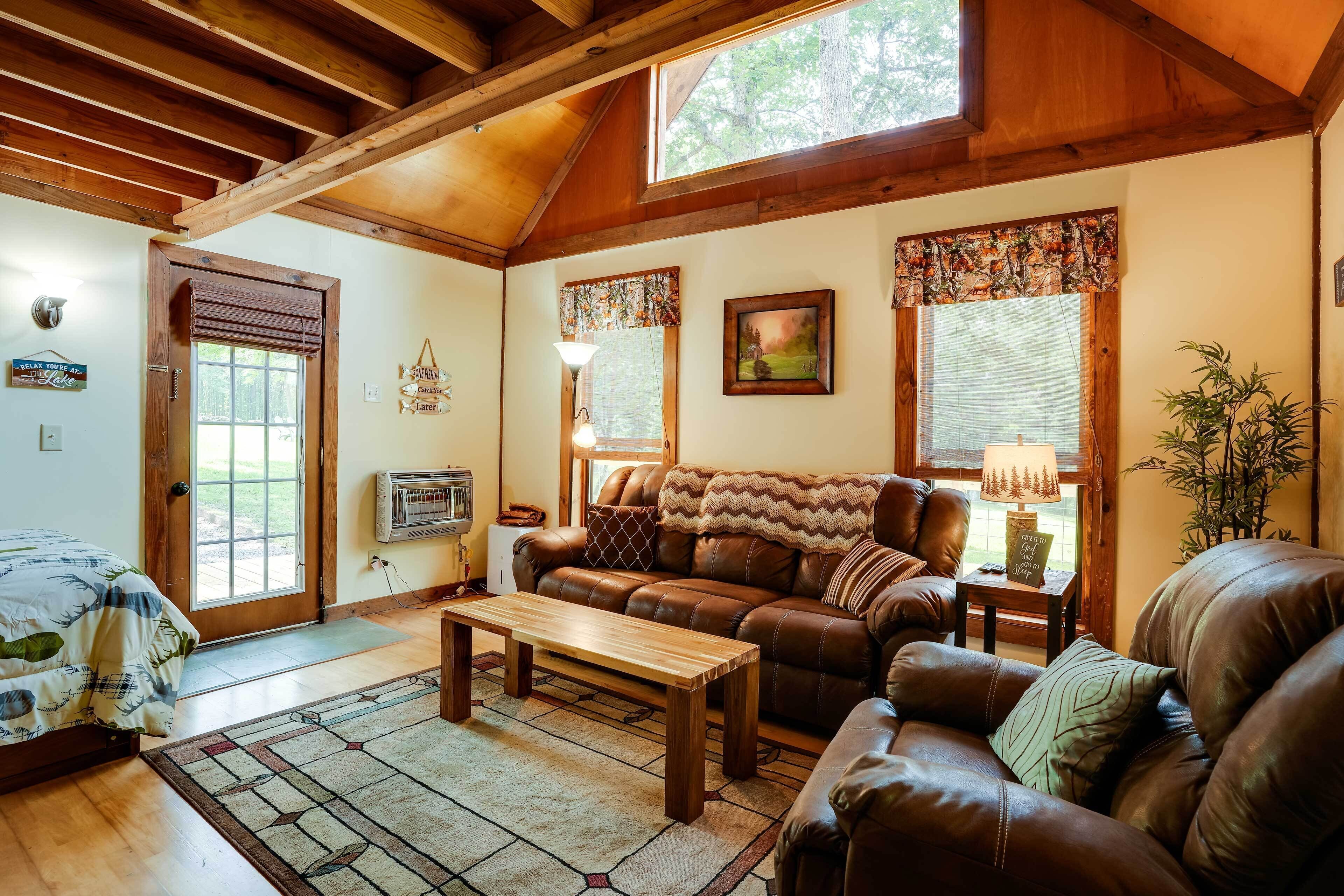 Cozy Georgia Abode W/ Deck, Fire Pit & Lake Access - Summerville, GA