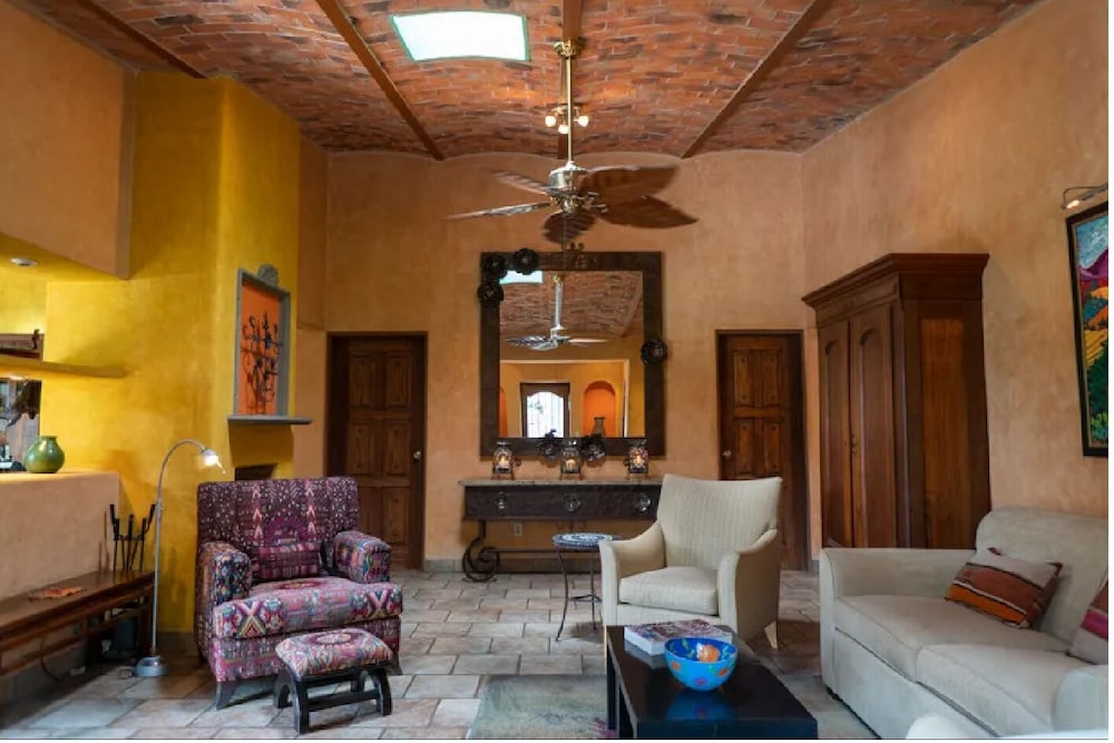 Casita On 1/2 Acre Of Flora Beauty. Two Arms, , Wifi, Access To Kitchen And Tv - Ajijic