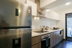 Apartamento, 2 quartos (703) | Cozinha privada | Um micro-ondas, um forno, uma torradeira, liquidificador 