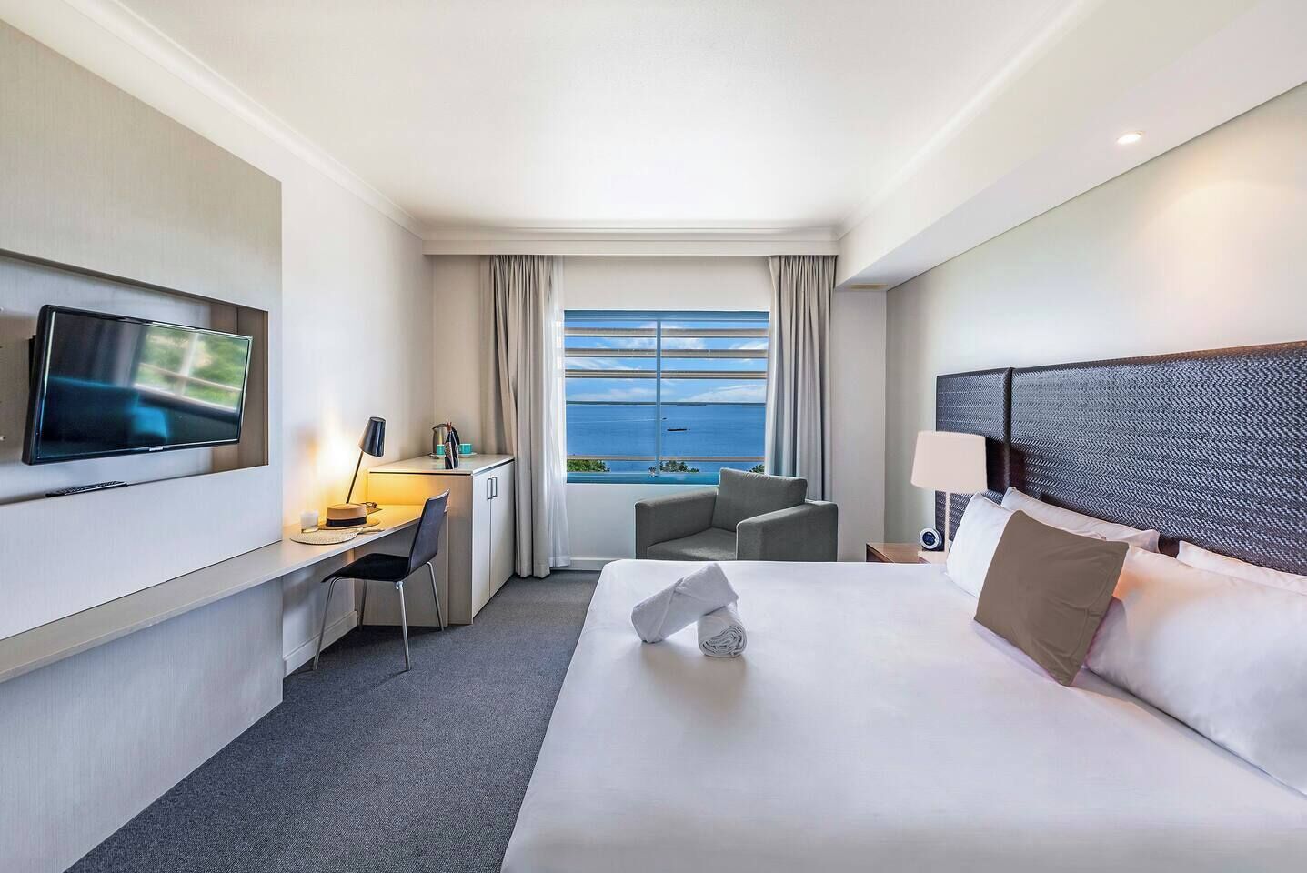 Sparkling Seaviews Resort Style King Pad W Pool - Darwin