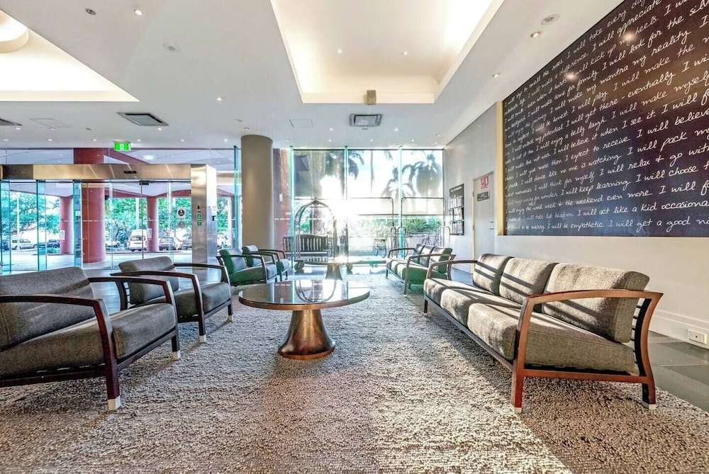 Waterview Oasis Poolside Living On The Esplanade - Darwin