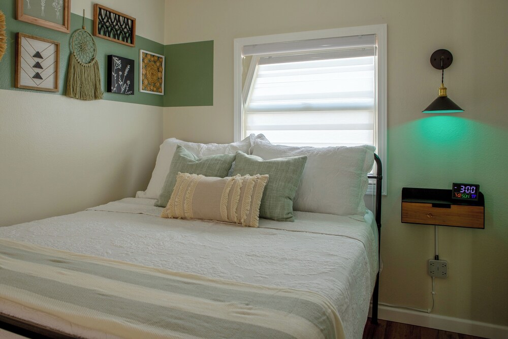 Comfy Guest House in St Pete - Lealman | Vrbo