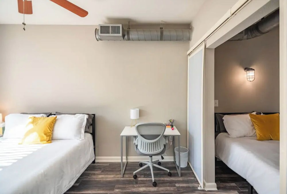 Sophisticated 1,100 Sq. Ft. Apt In Plano Near To Shops At Legacy. - Allen, TX