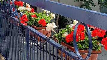 Quarto Duplo ou Twin Clássico | Cofre no quarto, com mobília individualizada, camas desdobráveis