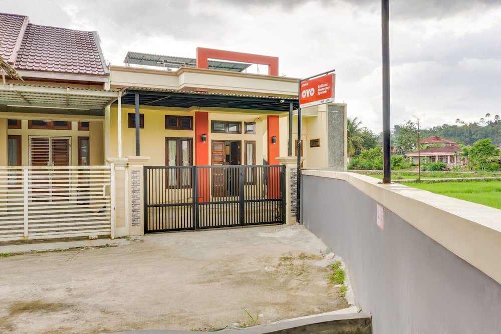 Oyo 3015 Galliano Homestay Syariah - Bukittinggi