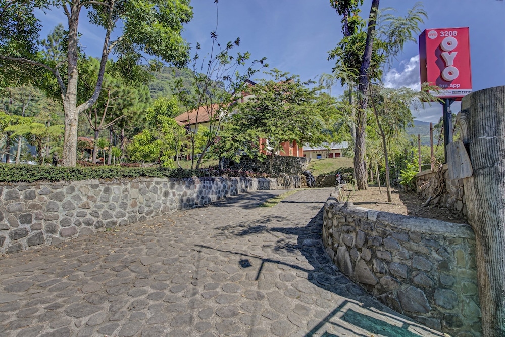 Oyo 3208 Villa Inn App Trawas Bintaro Syariah - Trawas