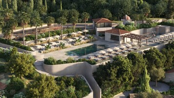 Um resort com piscina, área de estar ao ar livre e um gazebo.