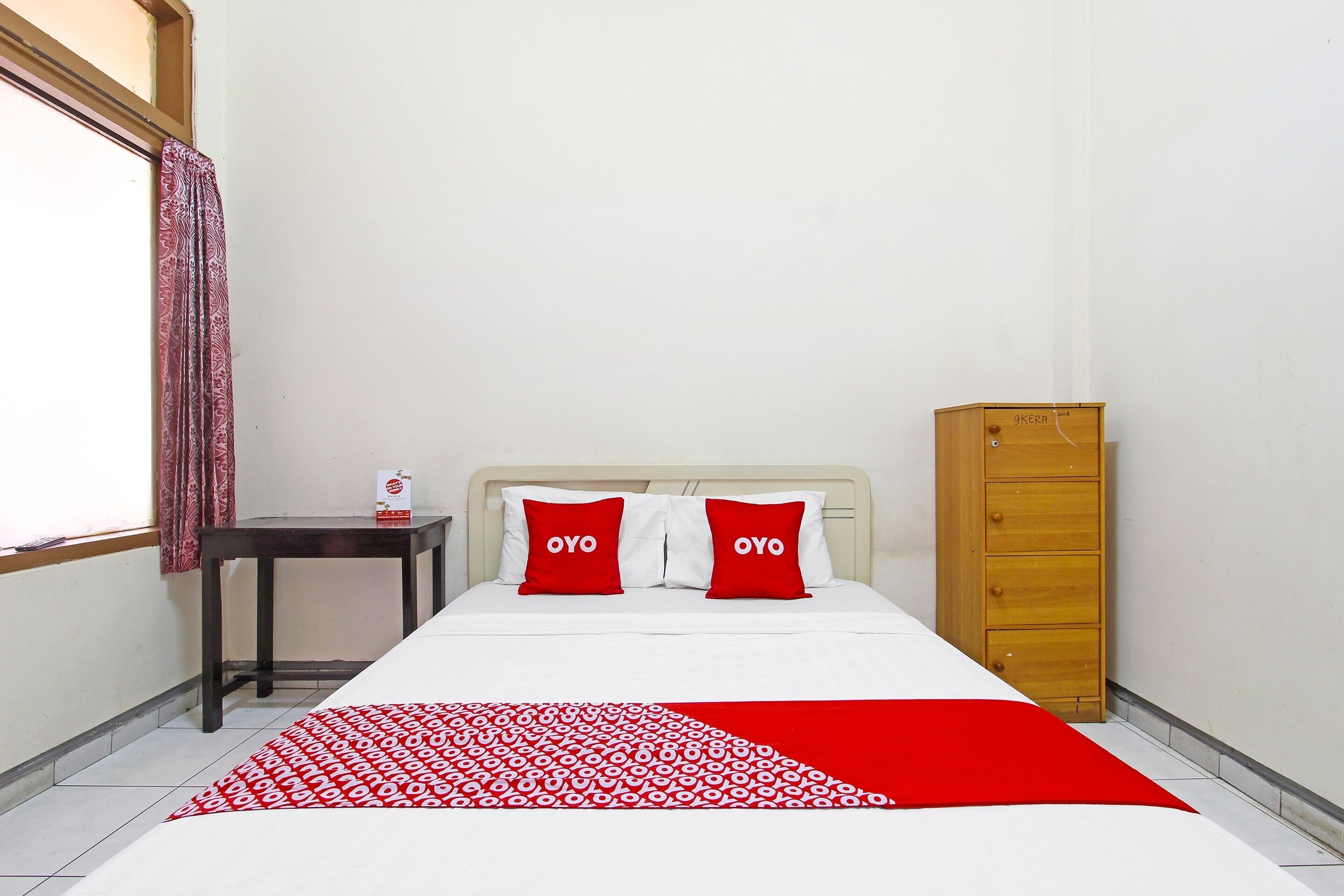 Quarto casal standard | Escrivaninha, espaço de trabalho para notebook, Wi-Fi de cortesia