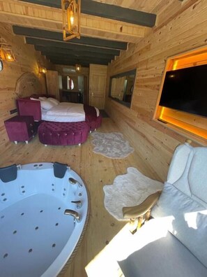 Suite Presidencial, vários quartos, sauna, vista para o rio | Roupa de alta qualidade, minibar, secretária, quartos insonorizados 
