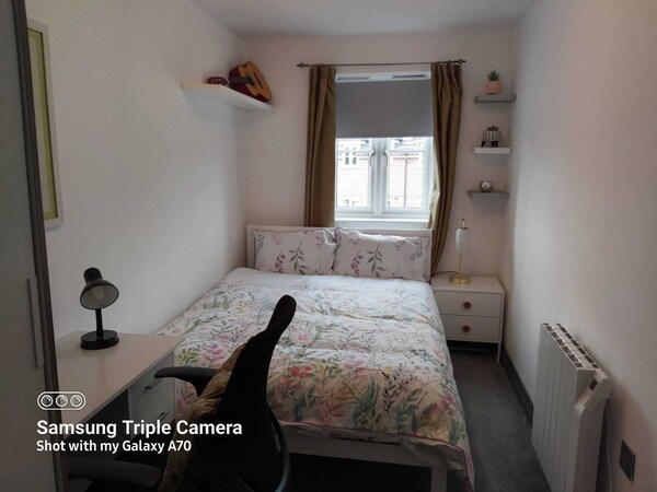 Rugby - Apartment - Sleeps 4 - Parking - Rugby