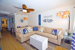 Condo, 1 quarto | Área de estar | Serviços de streaming