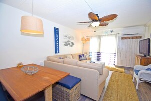 Condo, 1 quarto | Área de estar | Serviços de streaming