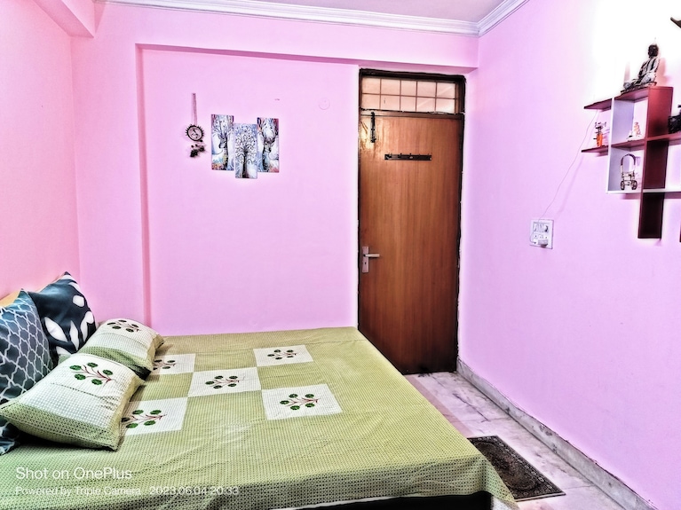 Pink Bliss: Cozy Retreat In Saket - New Delhi