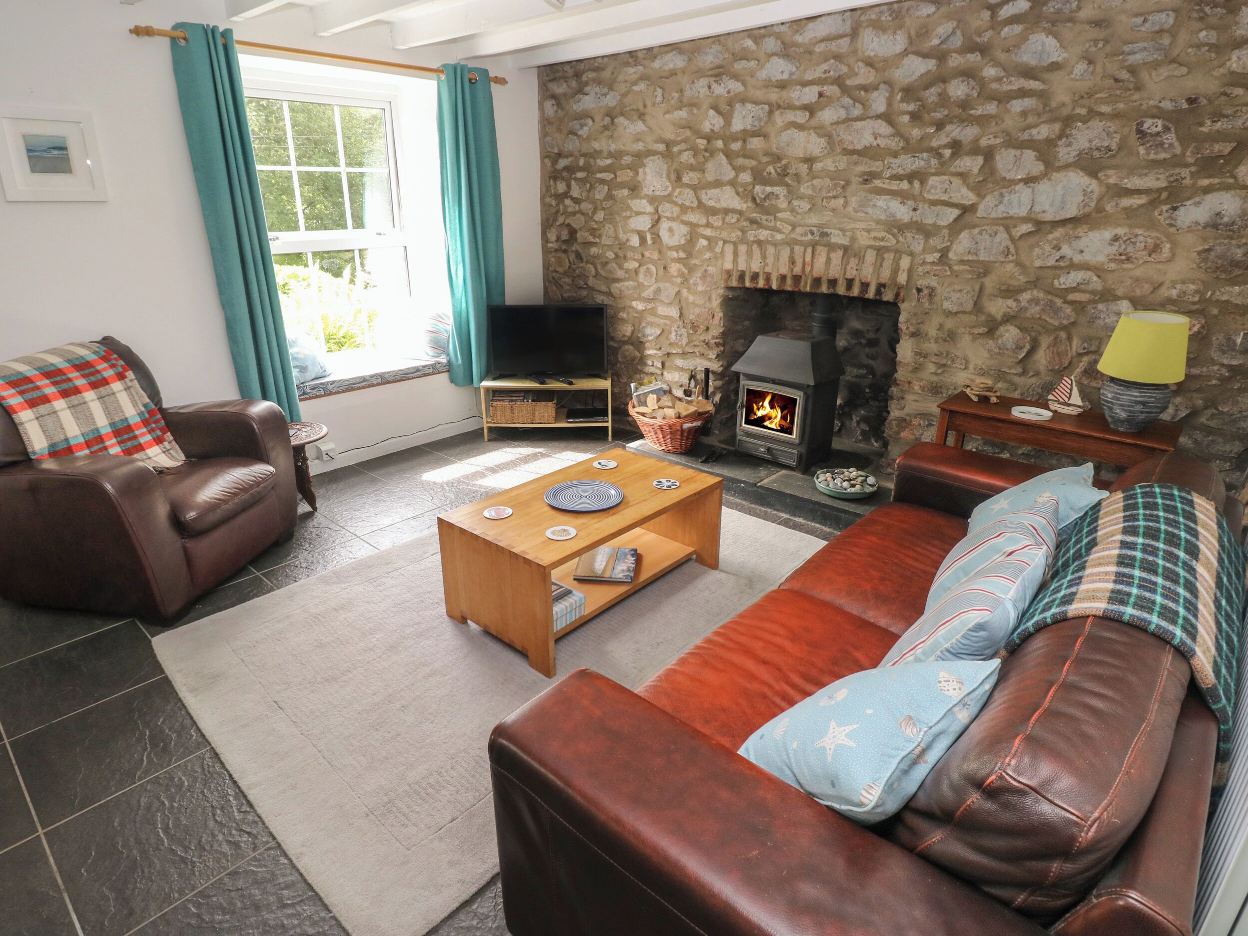 Briar Cottage, Pet Friendly, Character Holiday Cottage In Neyland - Haverfordwest