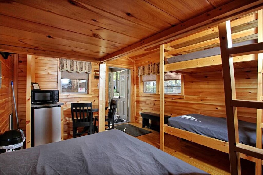 Rustic Cabin 29 W/ 4 Beds - Pensilvania