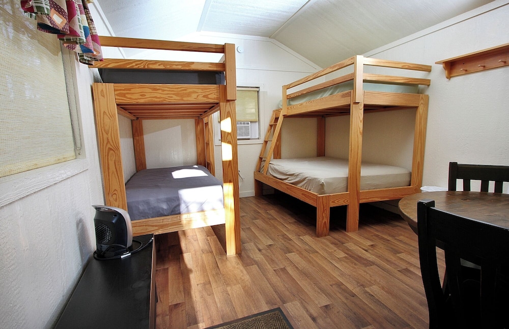 Rustic Cabin 73 W/ 4 Beds - Pennsylvania