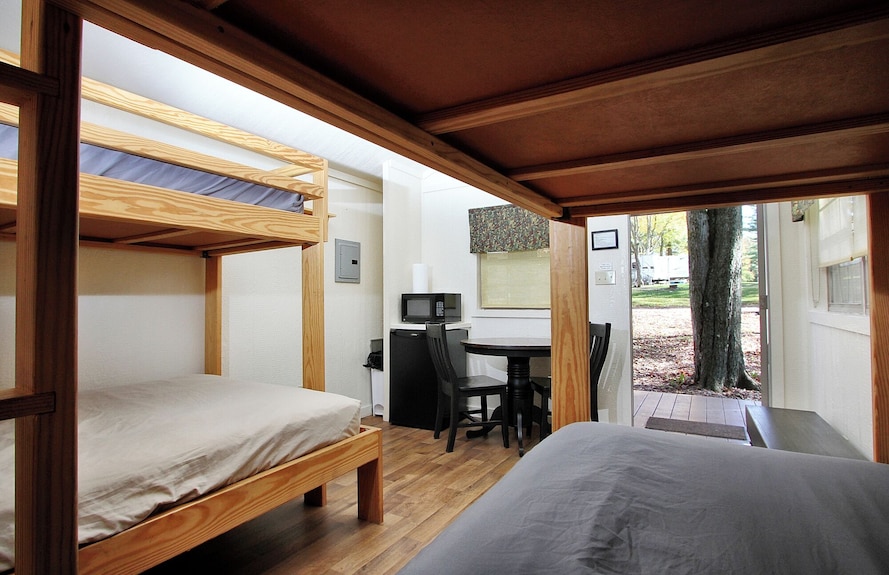 Rustic Cabin 27 W/ 4 Beds - Pennsylvania