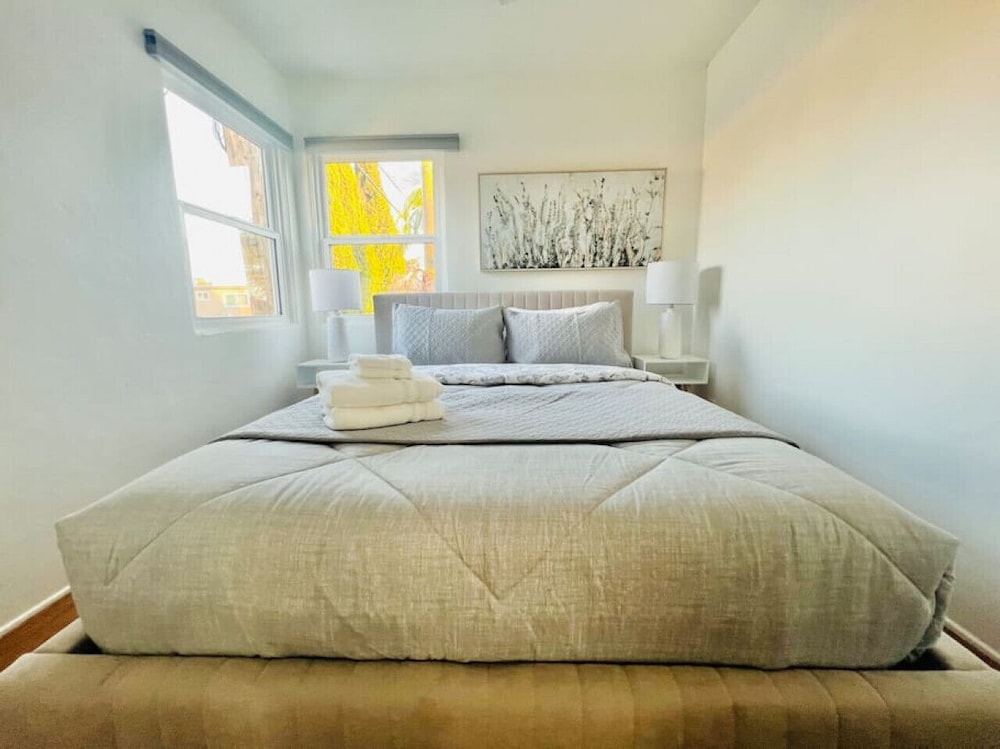 Stylish 1br Retreat W/garage Ac Close 2 Everything - Coronado, CA