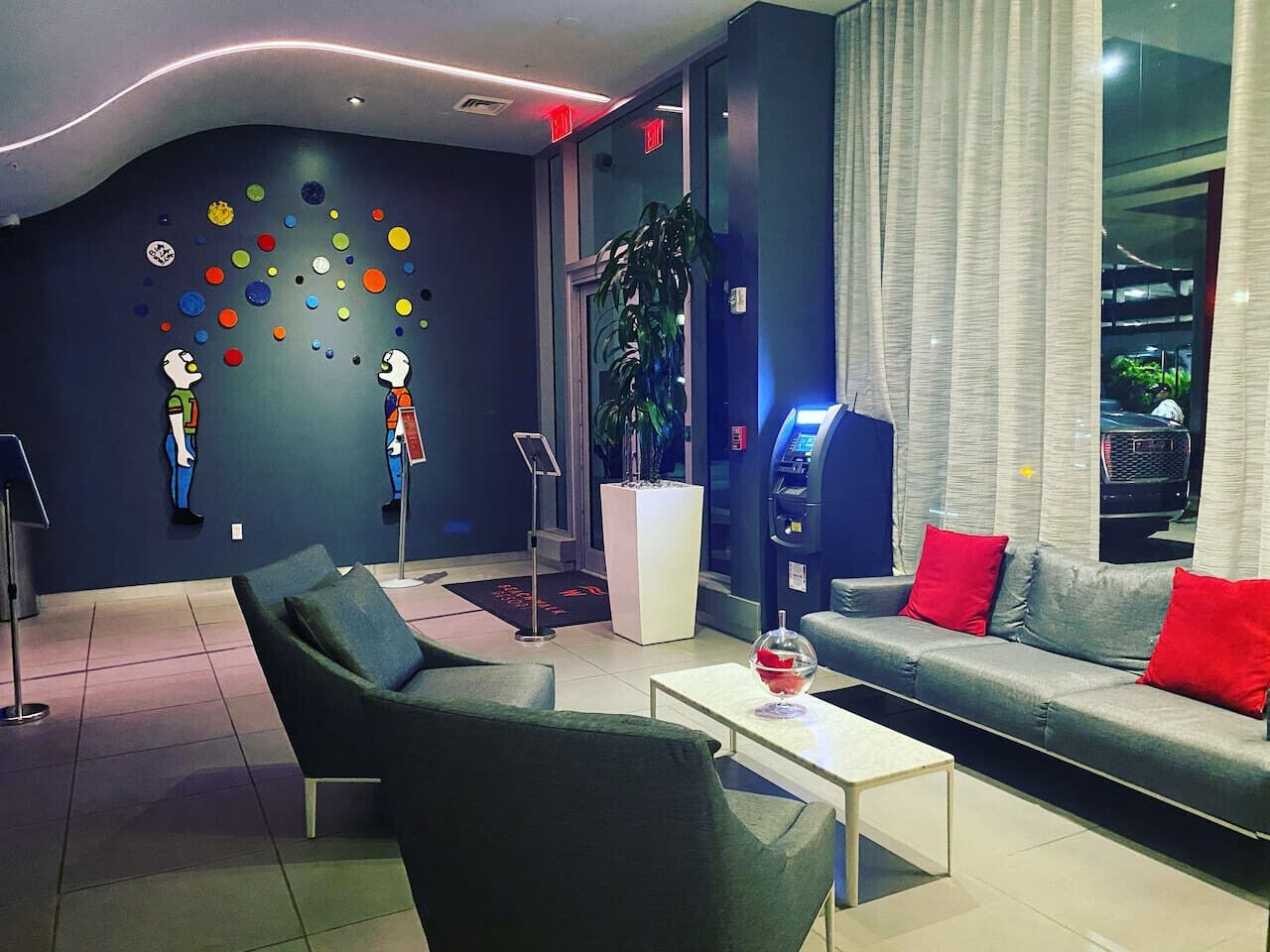 Beach Service / Pool Front Water / Amazing Hotel Suite - Miami Gardens, FL