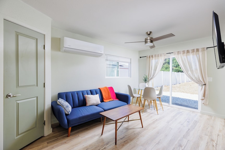 Cozy And Quiet Front House - Fontana, CA