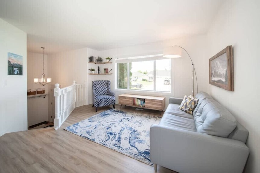 Bright & Convenient B/w 2 Parks - Steinbach