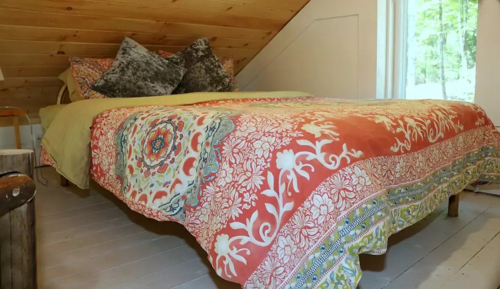Northern Retreat, 3BR Rustic Cabin: Lakeview, Private Beach & Dock, Pet ...