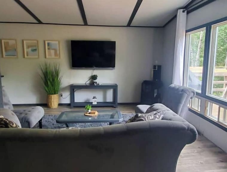 Lac Du Bonnet Cottage For Rent - Newly Renovated!!! - Manitoba
