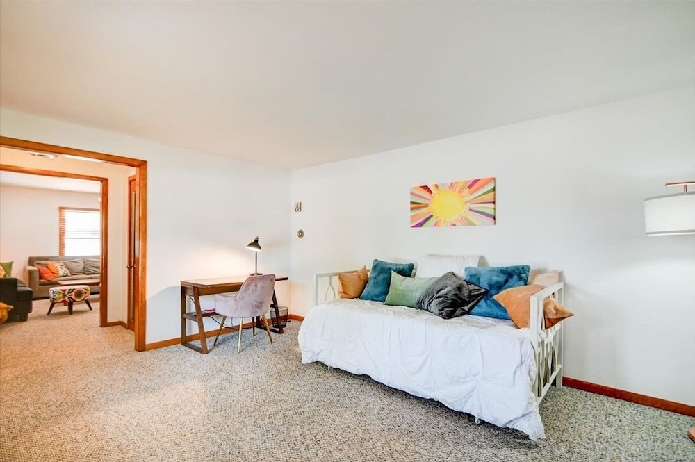 Clean And Charming Home In Great Location Near Epic And Downtown Verona! - Madison, WI