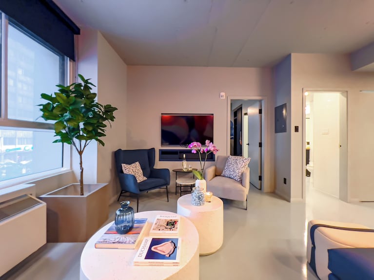 Colorful Loft With All Amenities - Lasalle