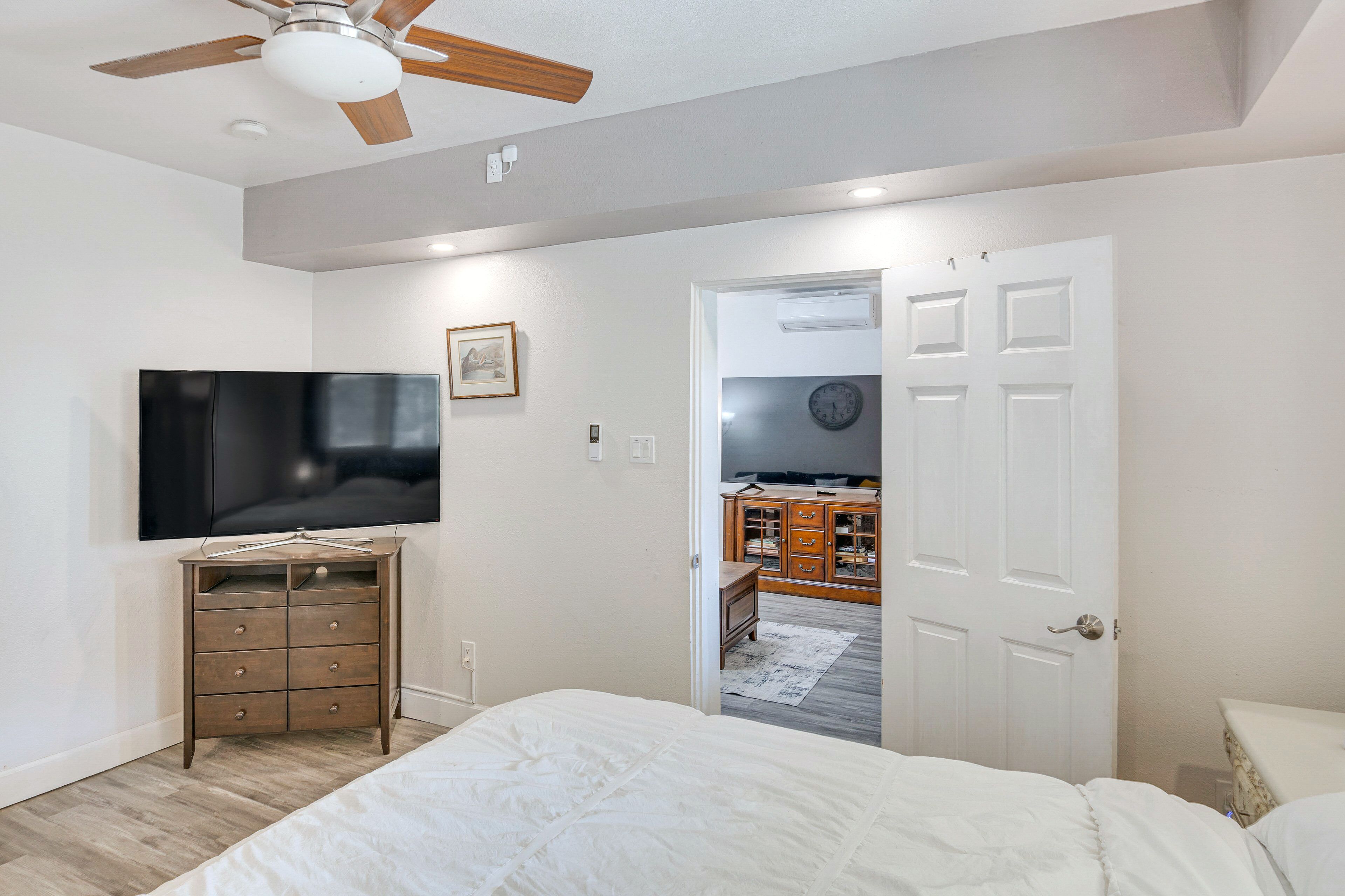 1br/bd Mountain View, Large Patio, 100% Private, Near Malls, Beaches And More... - Camarillo, CA