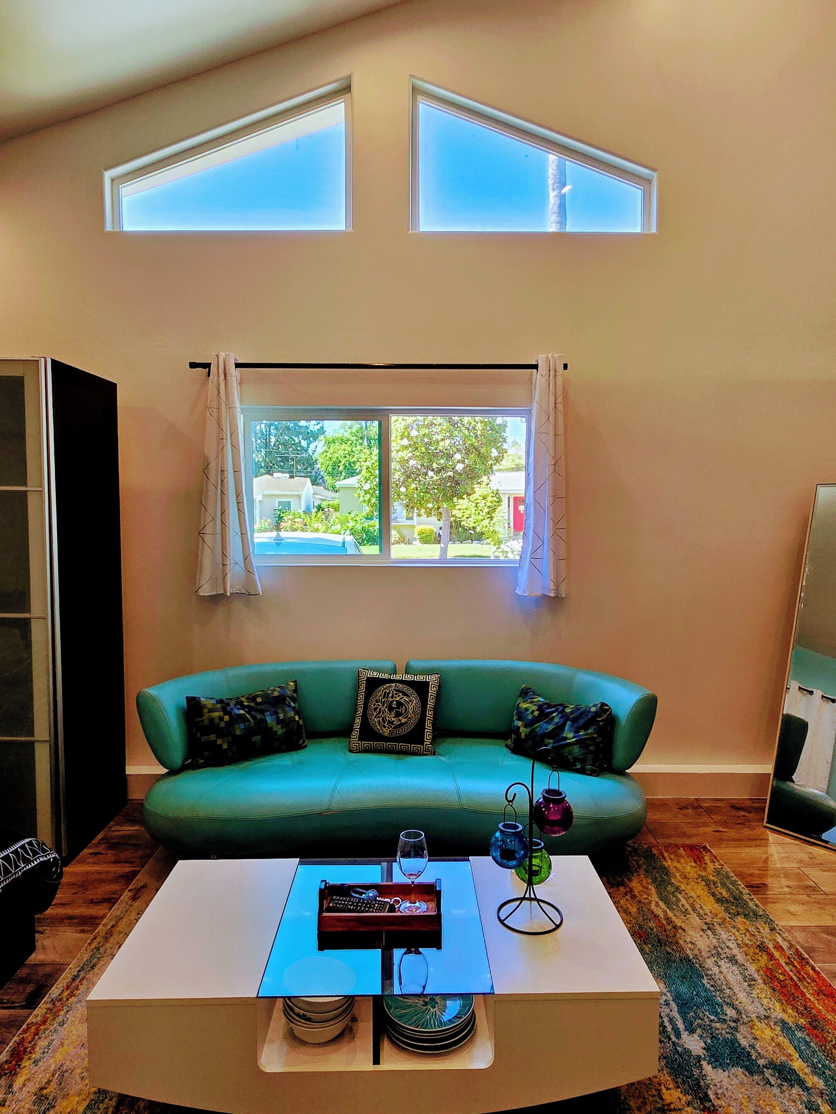 Cozy Modern Space With Pool - San Fernando, CA