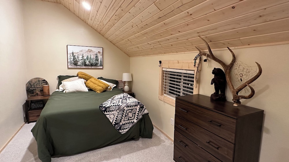 New to VRBO- Wooded cabin, close to Yellowstone with a hot tub ...