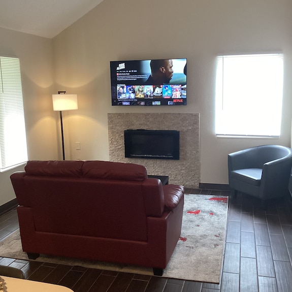 Kozii Modern Style, Luxury Spacious Loft Equipped With Several Amenities - 法明頓山