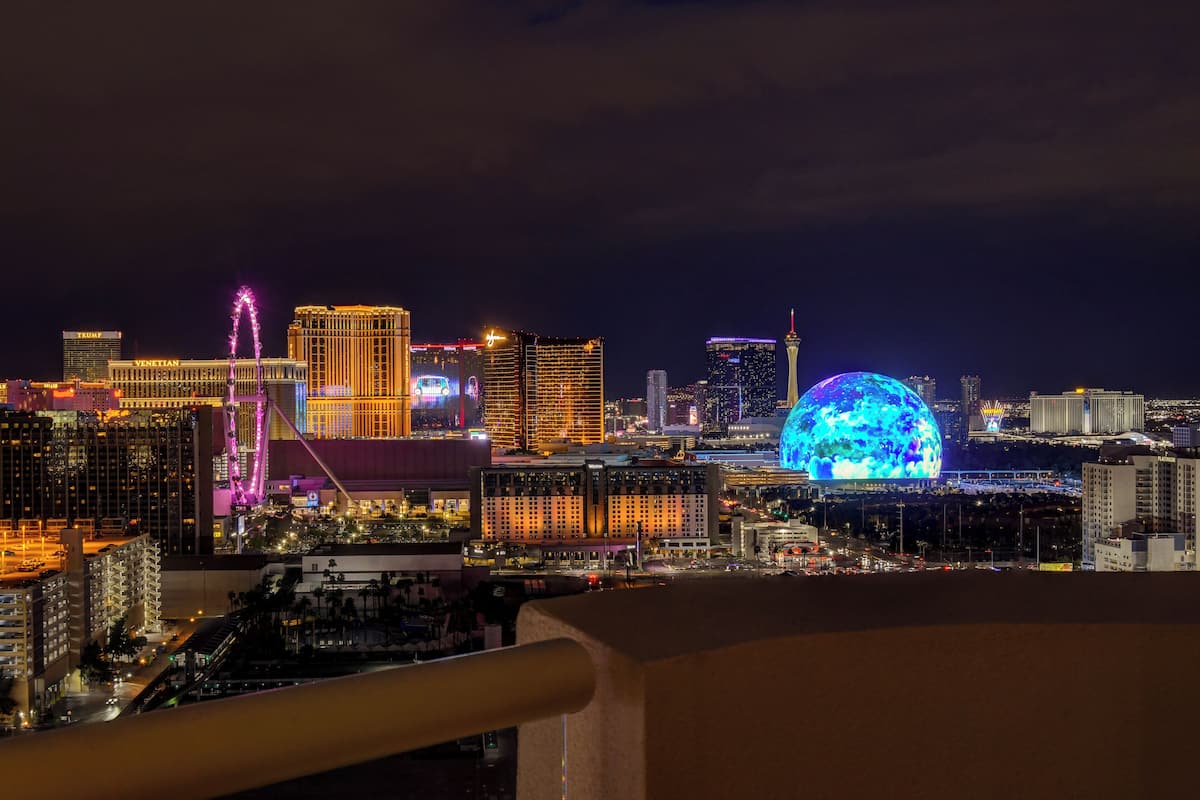 Suíte estúdio panorâmica, 1 cama King e sofá-cama, vista para a cidade | Roupas de cama de algodão egípcio, roupas de cama premium