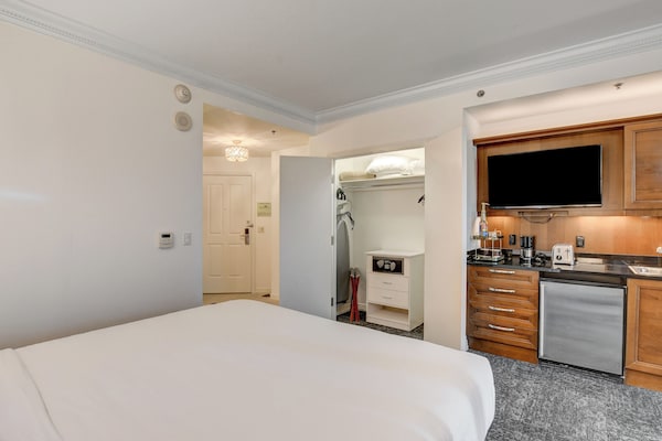 Lucky Gem Penthouse Suites At Signature - Paris Las Vegas