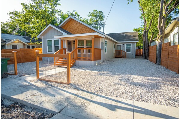 Don't Miss Dynamic 4br/2ba Near Jolly Riverwalk - San Antonio, TX