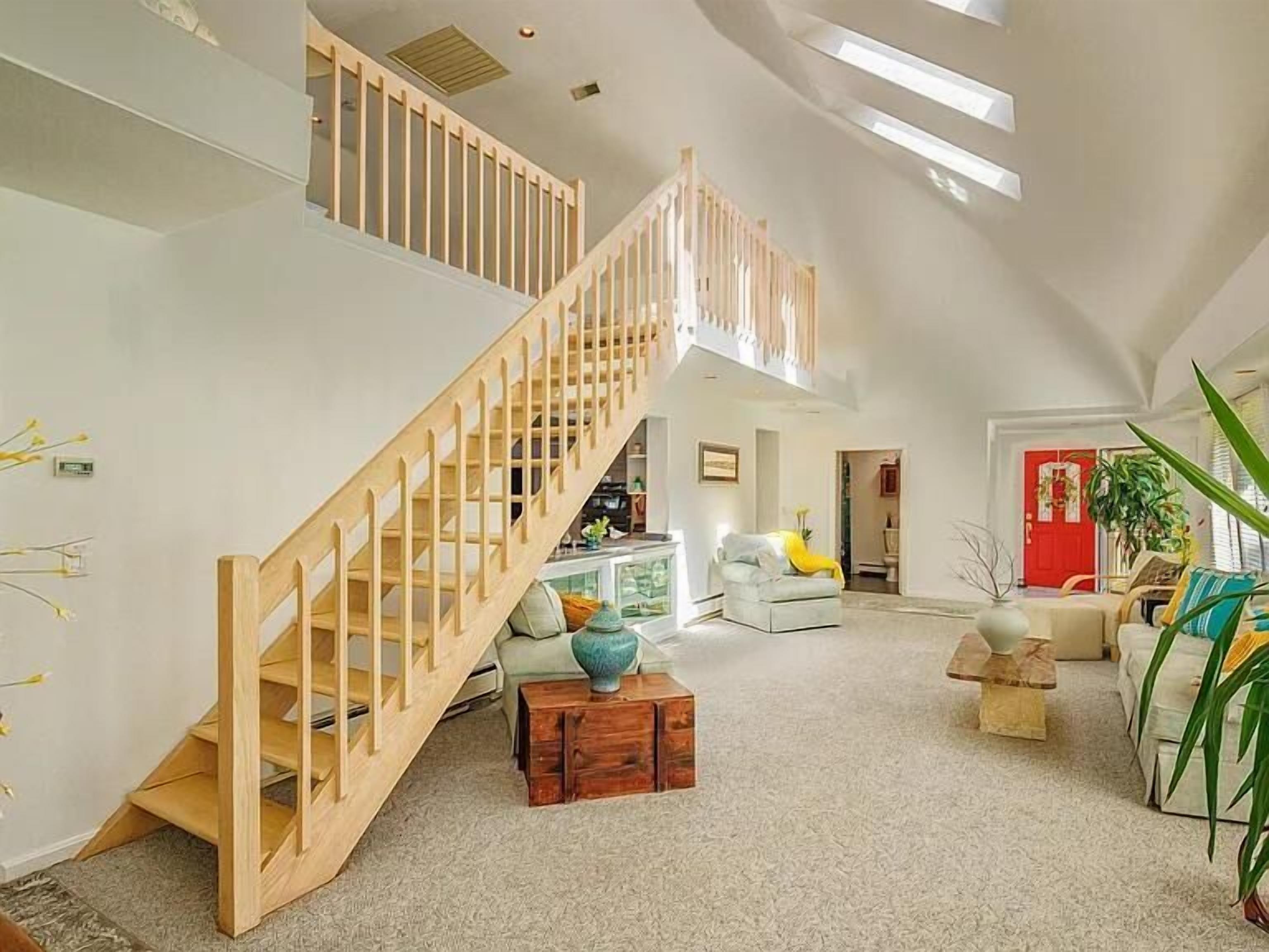 Luxury Lakehouse With Large Private Beach, Hottub, Tiki Bar, 100 Covered Deck, And Dock - Rochester, NH