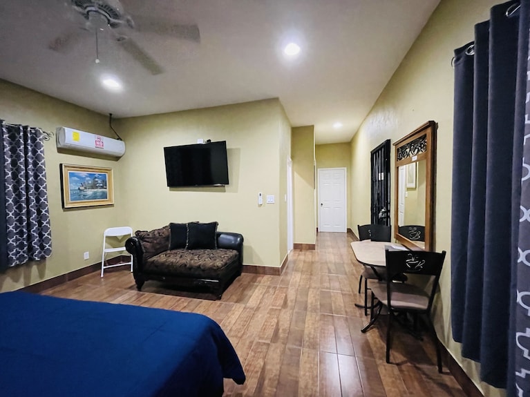 Premium One Bedroom Unit Within Walking Distance To Fish Fry And Beaches - Nassau